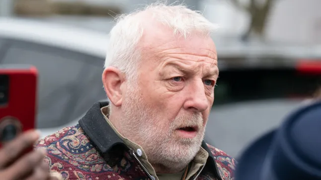 Who is Sonia Fowler’s dad Terry Cant as he arrives in EastEnders ...